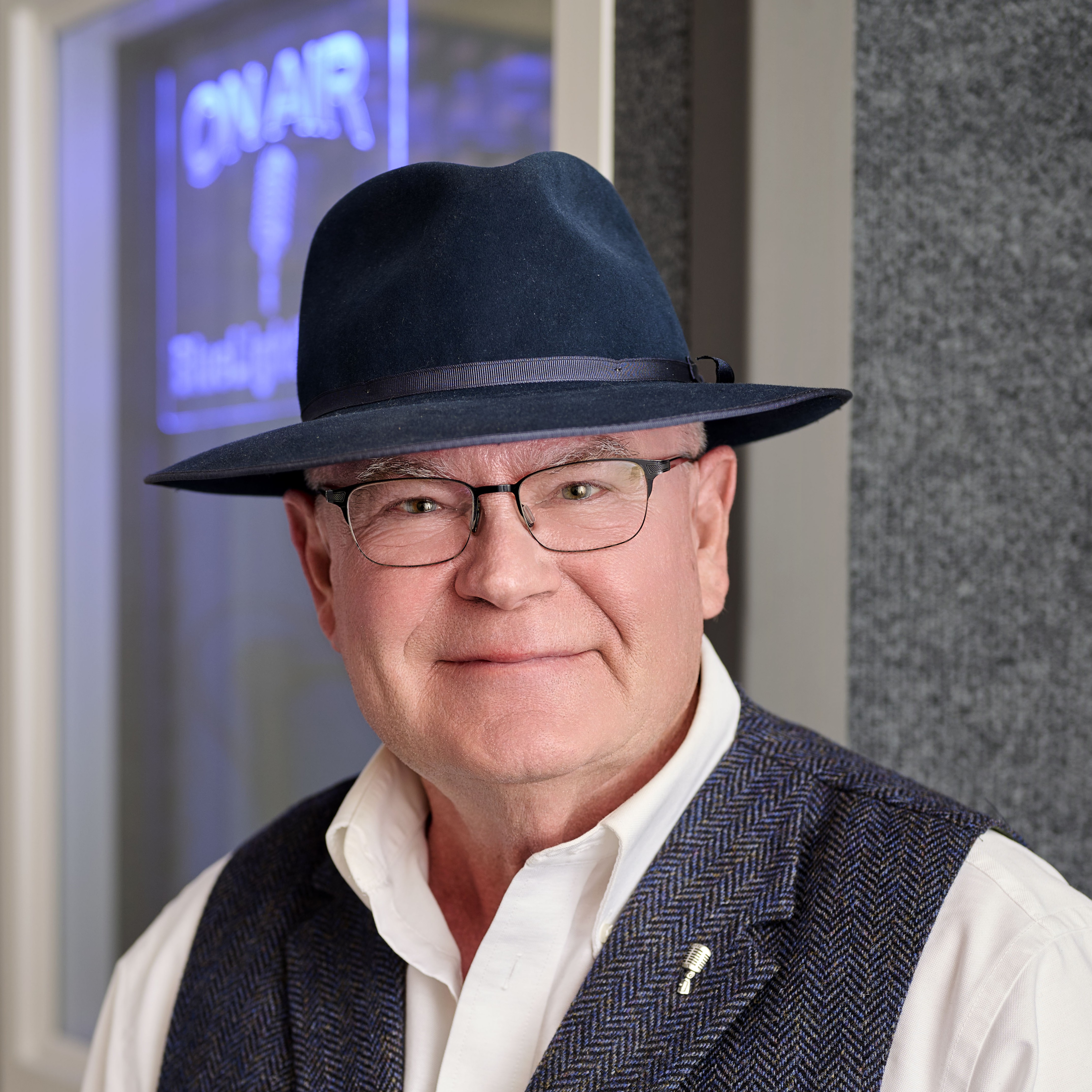 Larry Buttel, Male Voice-Over Actor, TheBlueLightVoice